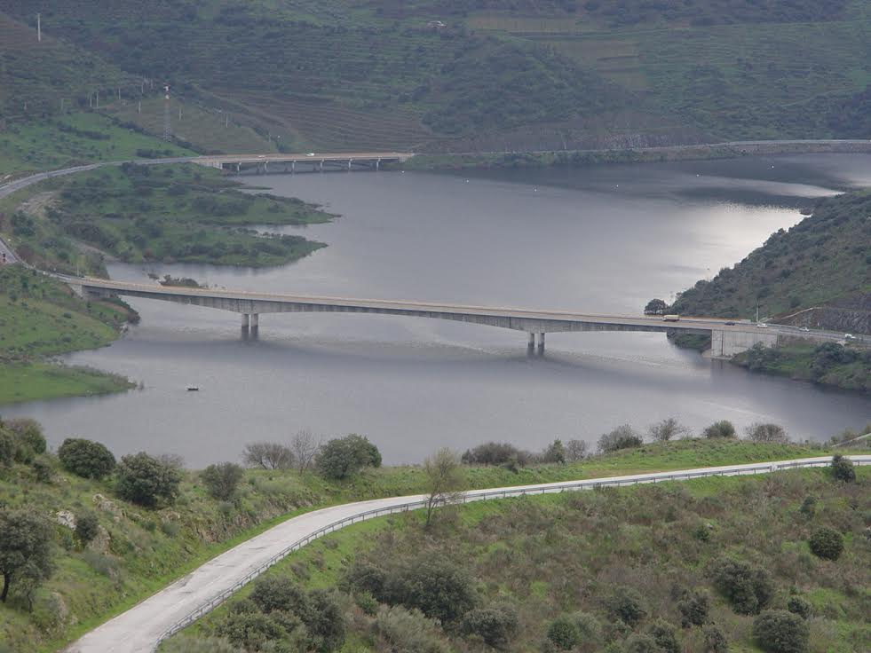 Quatro cais fluviais na albufeira da Barragem do Baixo Sabor | Rádio ...
