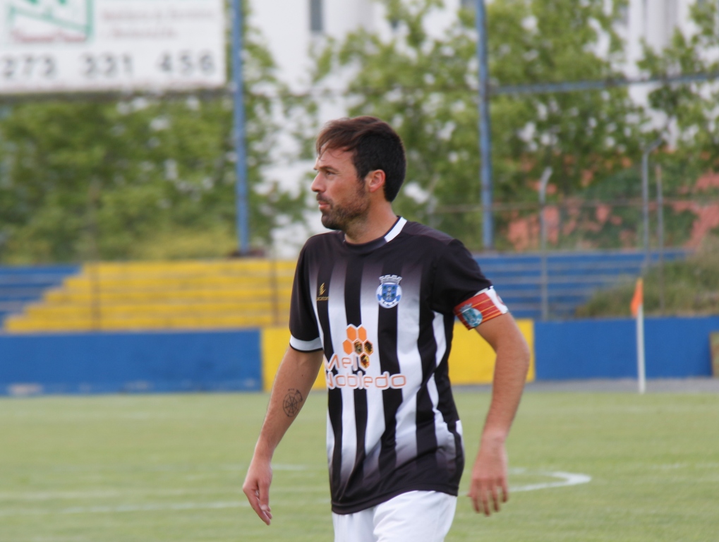 Futebol: Nuno Fernandes regressa aos relvados e ao F.C. Vinhais | Rádio ...