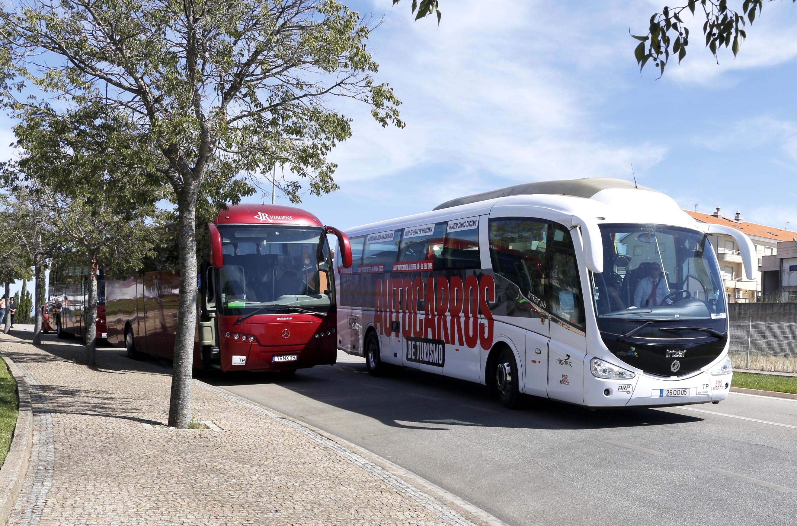 Autocarros de turismo continuam parados e pedem apoios ao governo ...